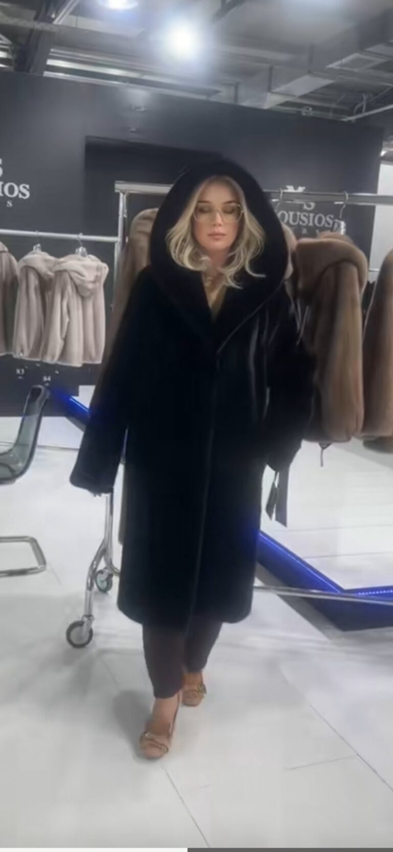 Лидер мирового рейтинга по пошиву норковых шуб бренд Mousios Furs ...